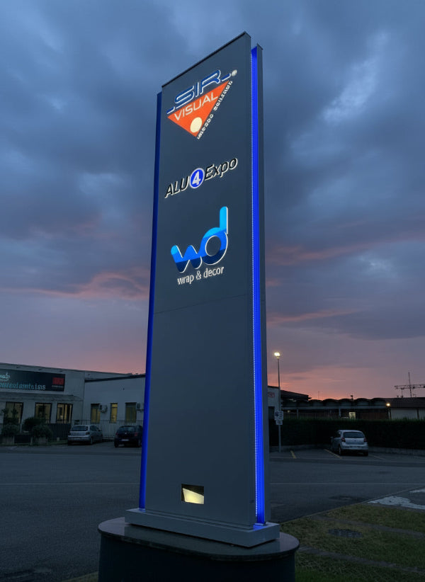 Totem aziendale luminoso - Sir Visual Spa
